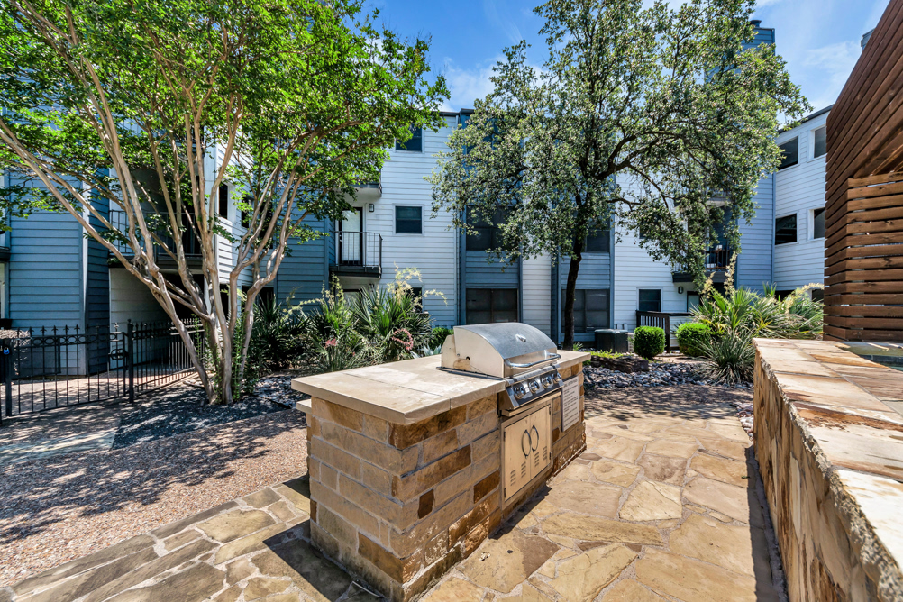 Azure Urban Living Apartments | Dallas Tx