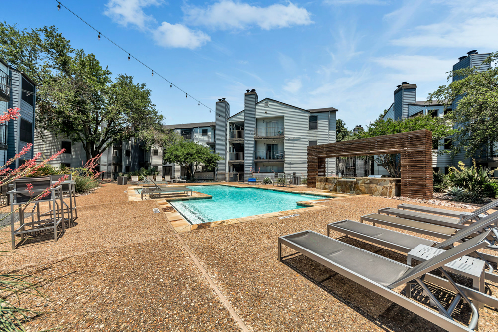 Azure Urban Living Apartments | Dallas Tx