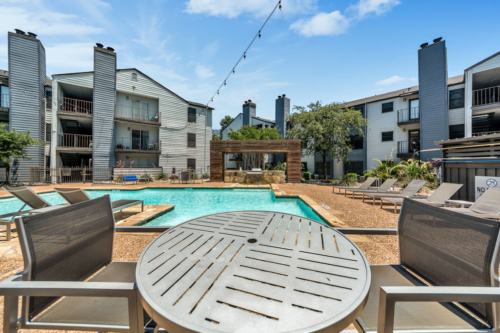 Azure Urban Living Apartments | Dallas Tx