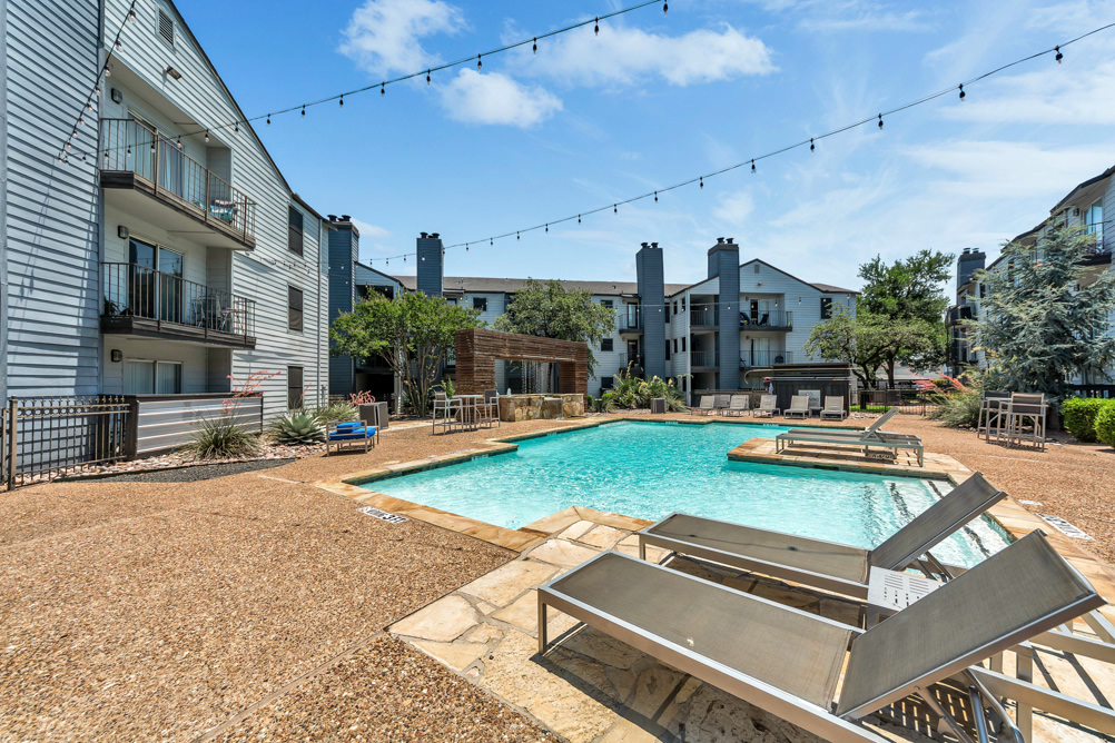 Azure Urban Living Apartments | Dallas Tx