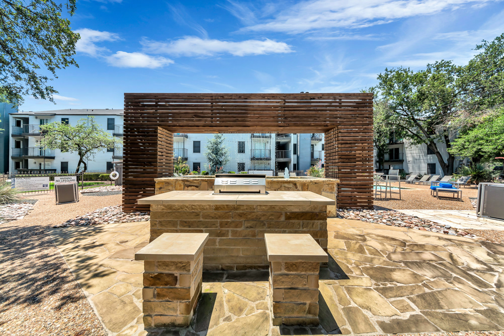 Azure Urban Living Apartments | Dallas Tx